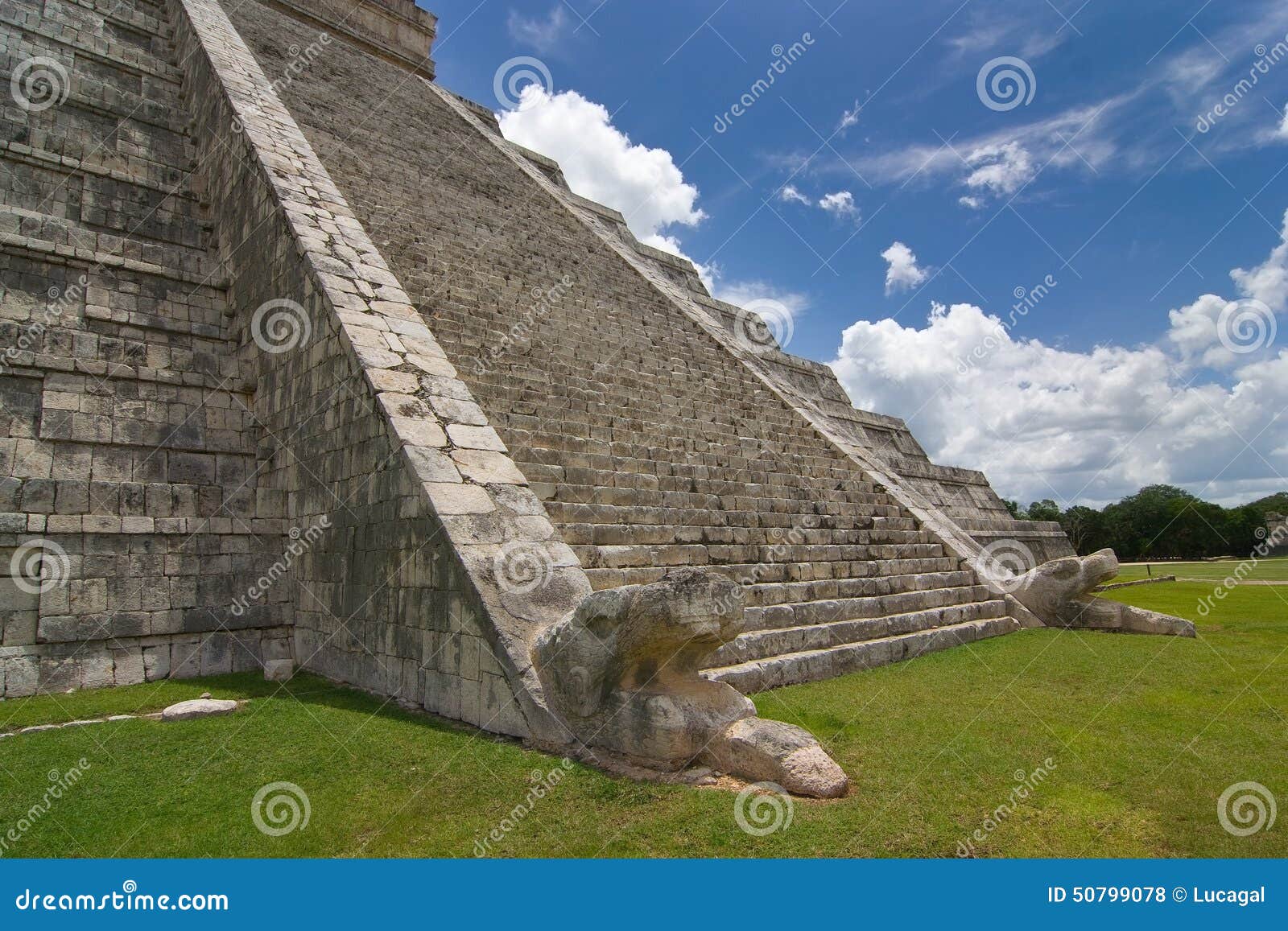 Chichen Itza Pyramid Detailed View of Stairs Stock Photo - Image of ...