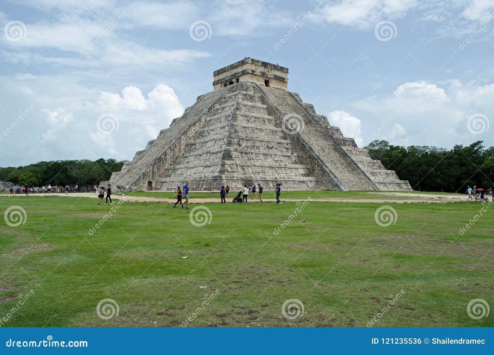 Chichen Itza Pyramid editorial photo. Image of historic - 121235536