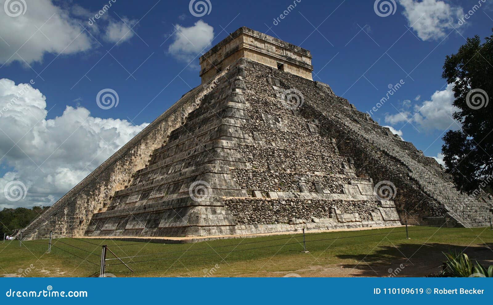 Chichen Itza, Pyramide Maya Dans Yucatan, Mexique Il ` S Un De Image ...