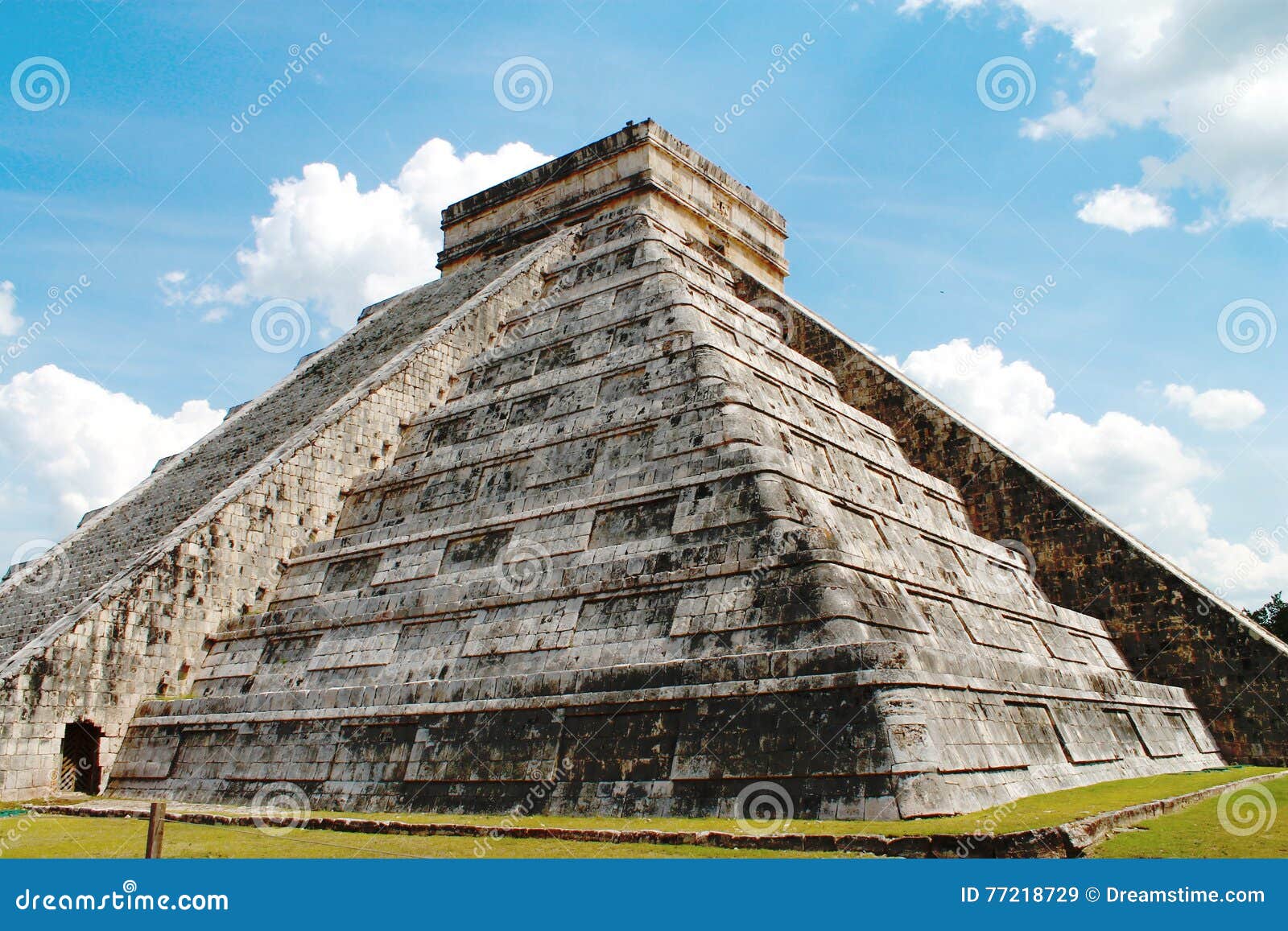 Chichen itza stock image. Image of famous, indian, mayan - 77218729