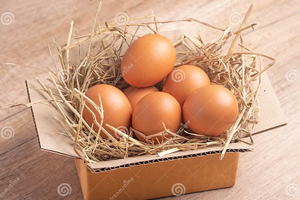 Chicken Eggs on Rice Straw Put in a Box Stock Photo - Image of market ... Chicken Eggs on Rice Straw Put in a Box Stock Photo - Image of market ...
