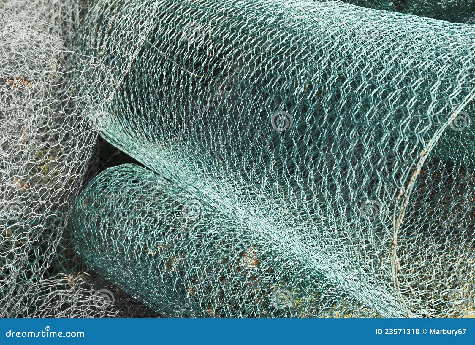 Pattern Chicken Wire Stock Photos - Download 111 Royalty Free Photos