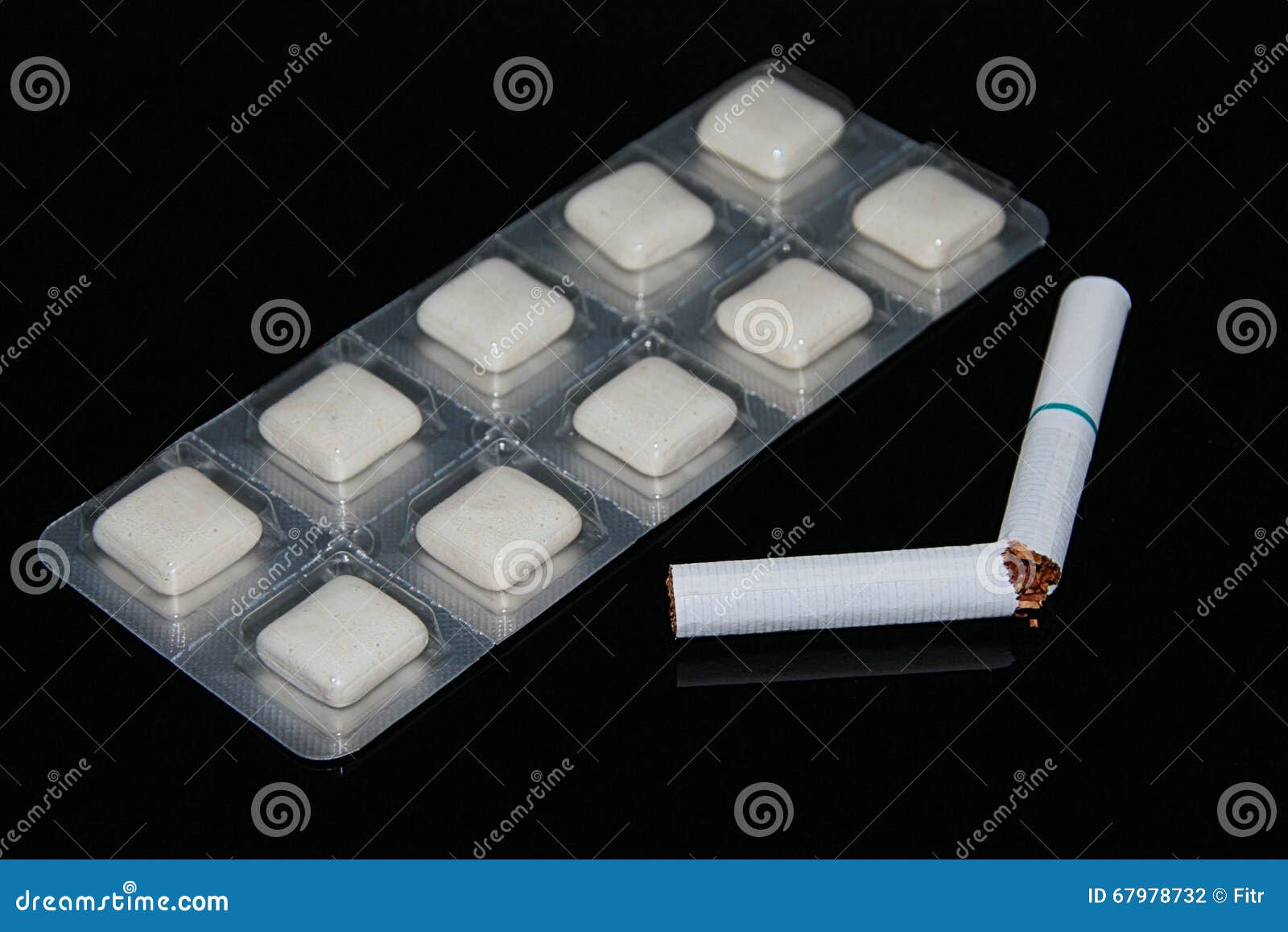 Chicle De La Nicotina Con El Cigarrillo Foto de archivo - Imagen de ...