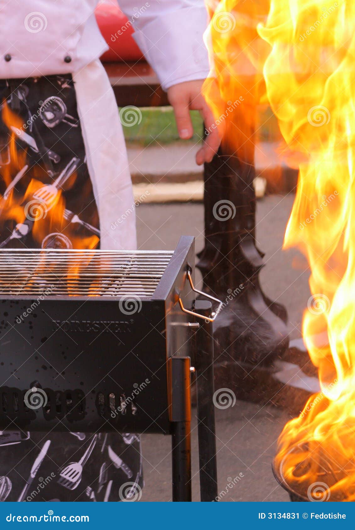 Chief, grills and flame stock image. Image of cooking - 3134831