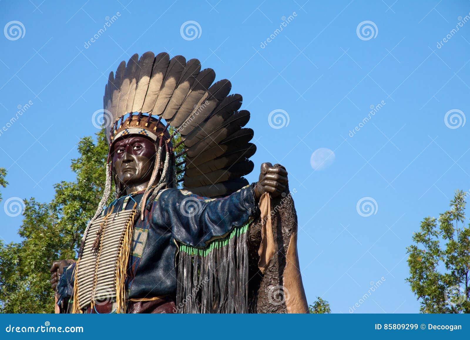 Chief Touch the Clouds editorial stock image. Image of sculpture - 85809299