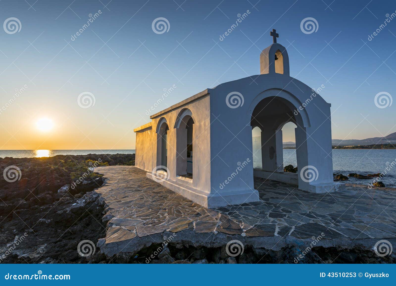Chiesa Bianca Da Alba in Creta Immagine Stock - Immagine di religione ...