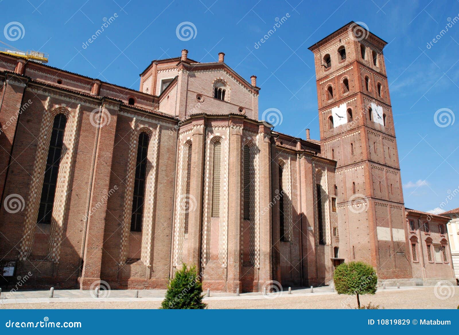 Chiesa italiana a Asti immagine stock. Immagine di cupola - 10819829