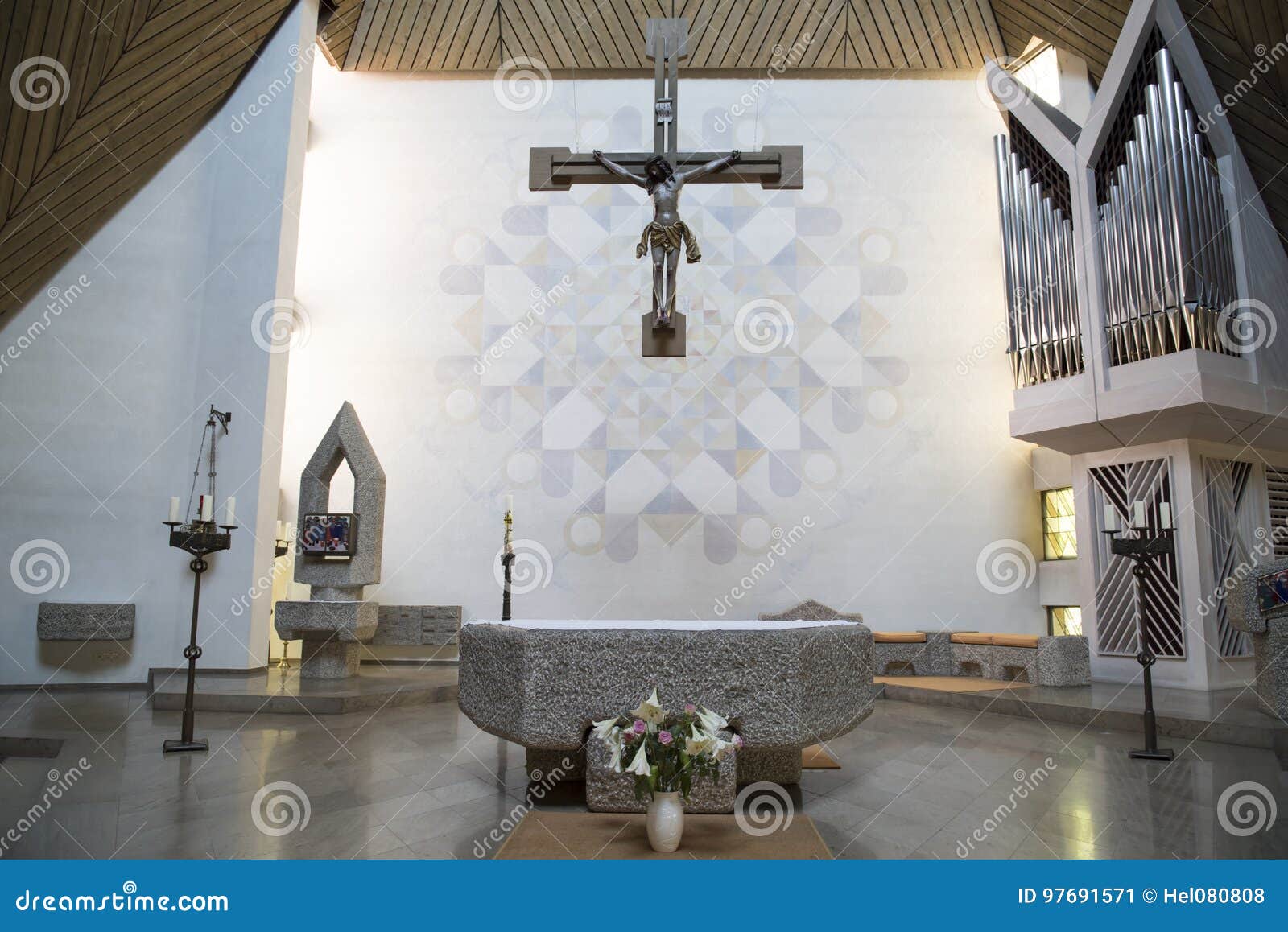 Chiesa moderna dell'altare immagine stock. Immagine di corridoio - 97691571