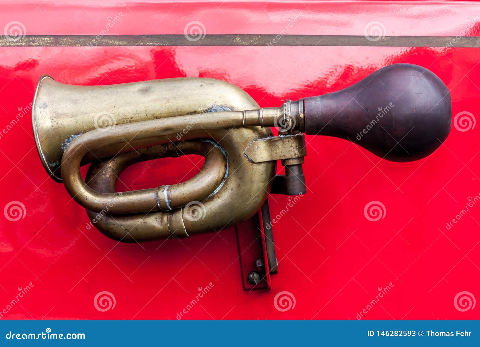 Chifre de carro velho imagem de stock. Imagem de carro - 146282593