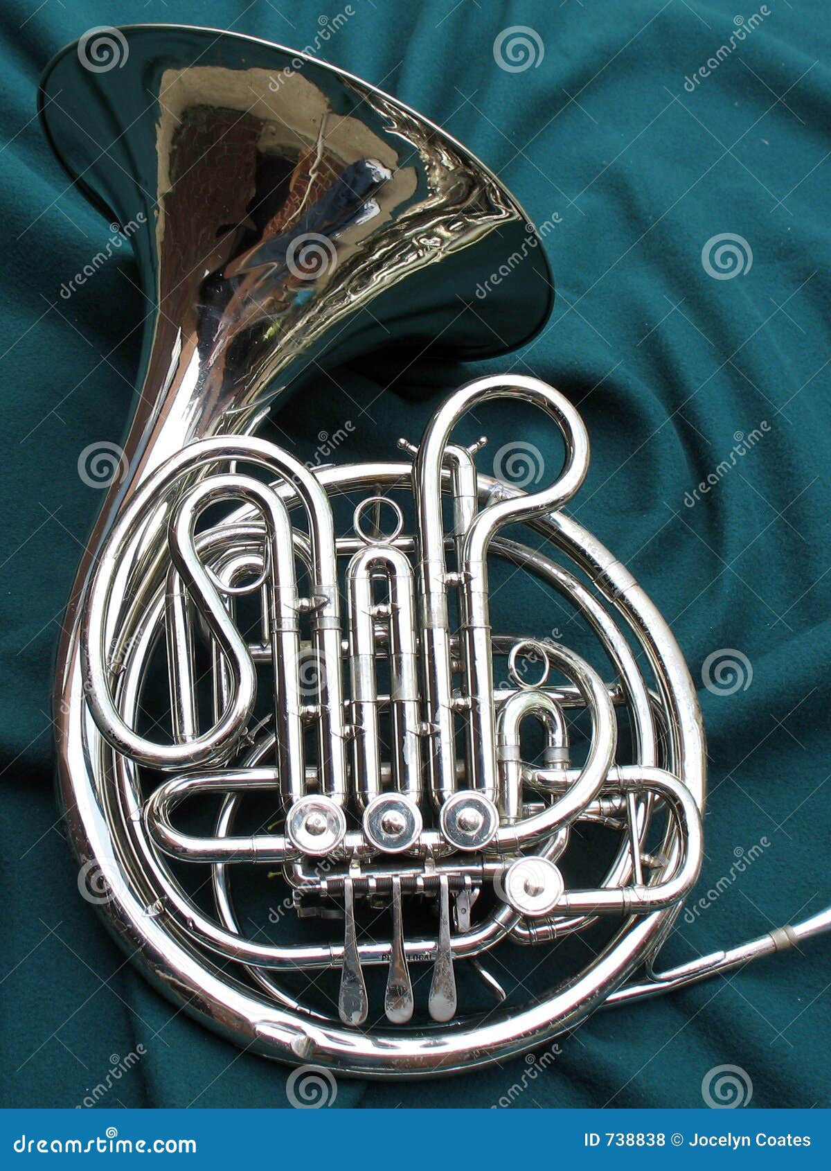 Chifre francês foto de stock. Imagem de vento, ponto, metal - 738838