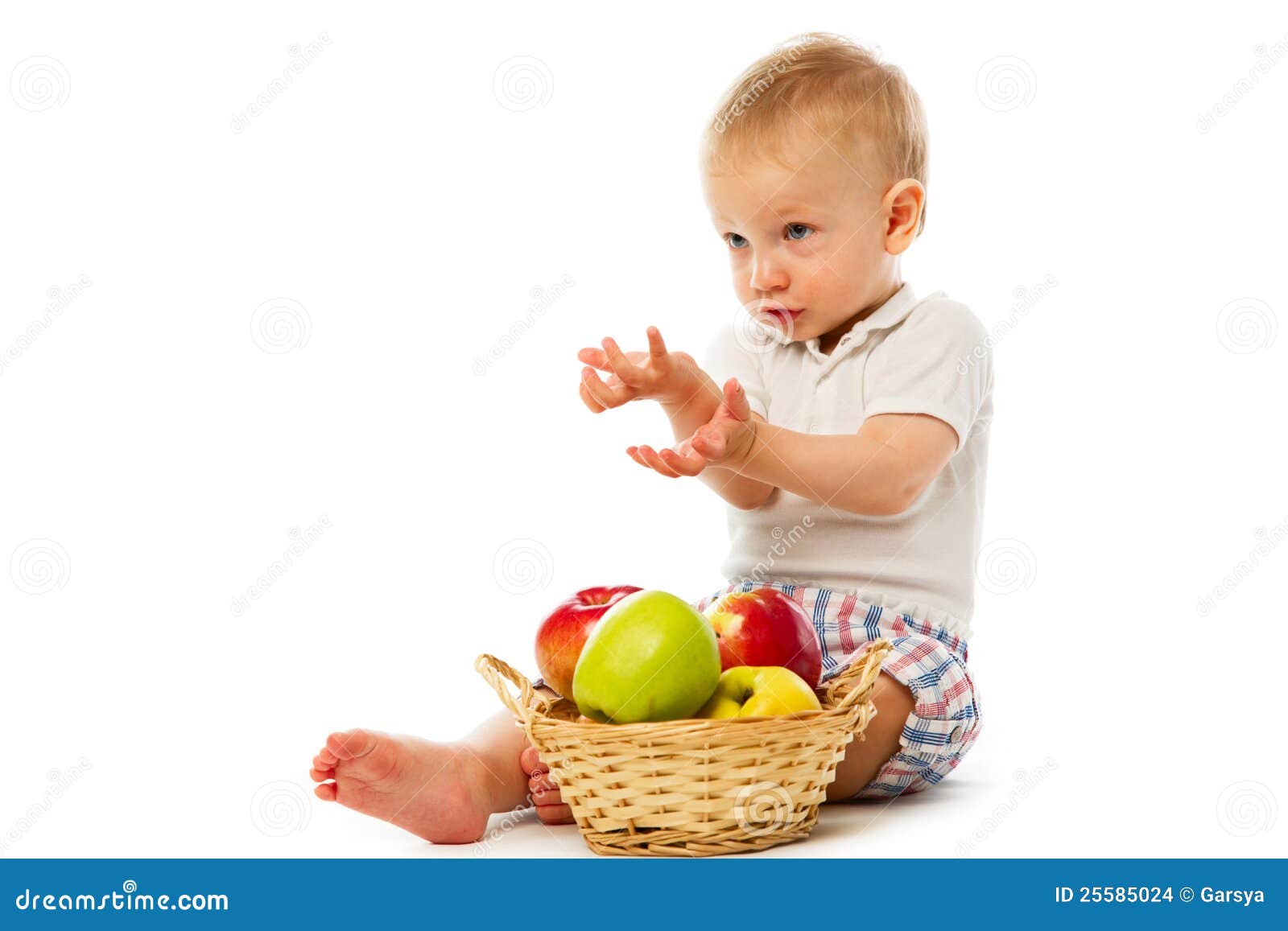 Child with apple stock photo. Image of shirt, green, toddler - 25585024