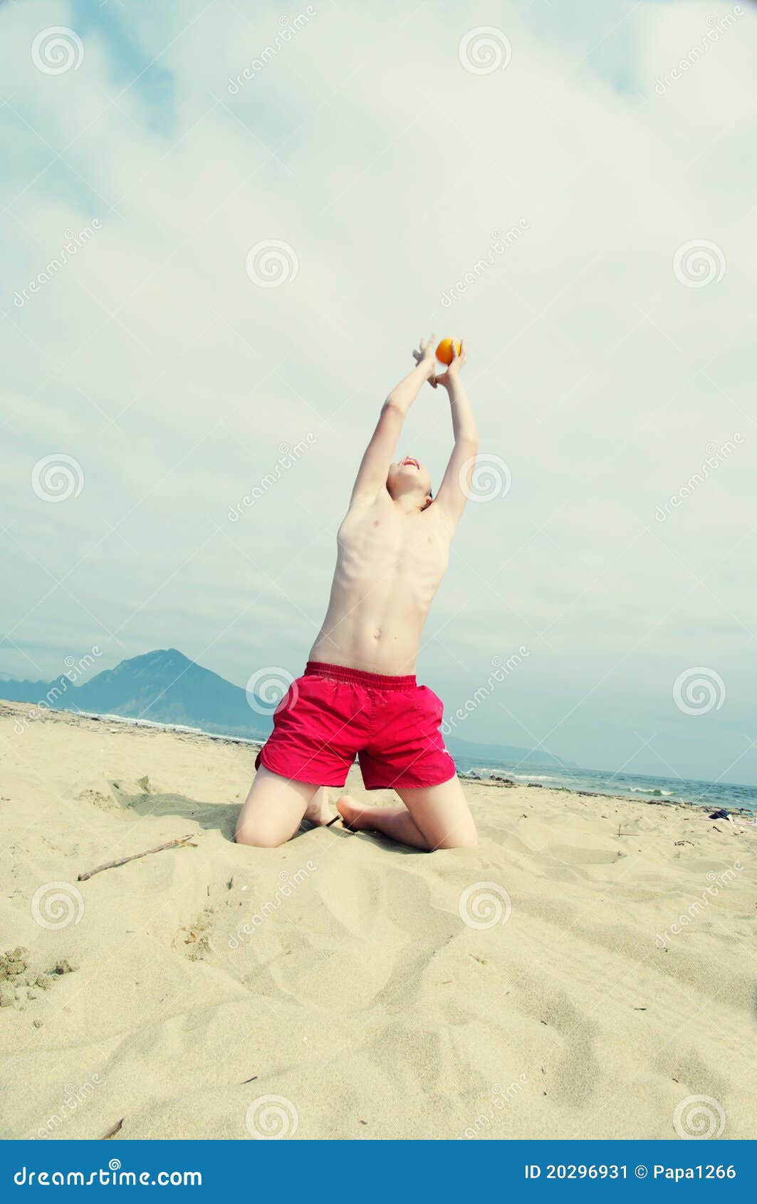 Child on the beatch stock image. Image of observe, blue - 20296931