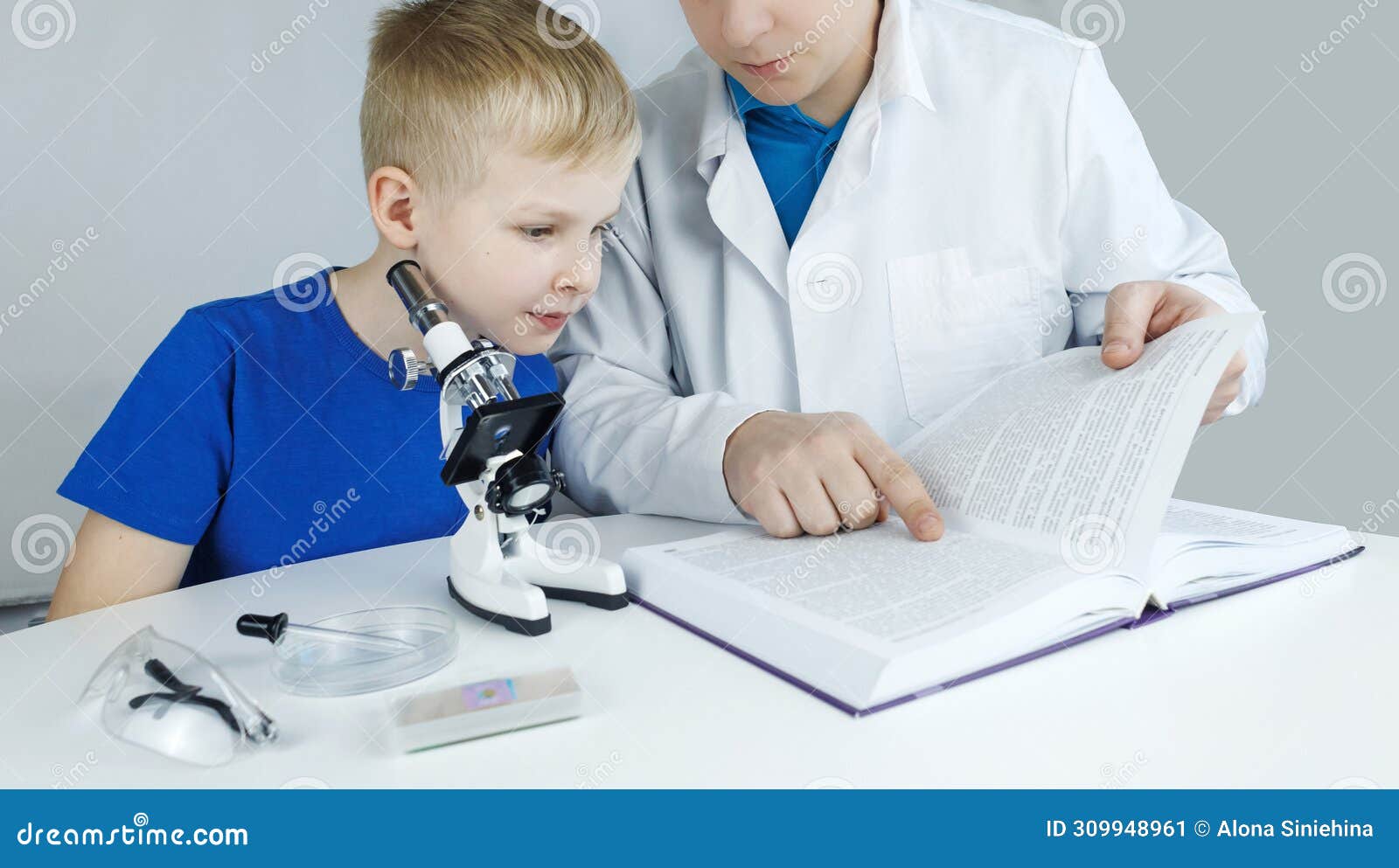 Visual Approach Slope Indicator Lights Royalty-Free Stock Image ...