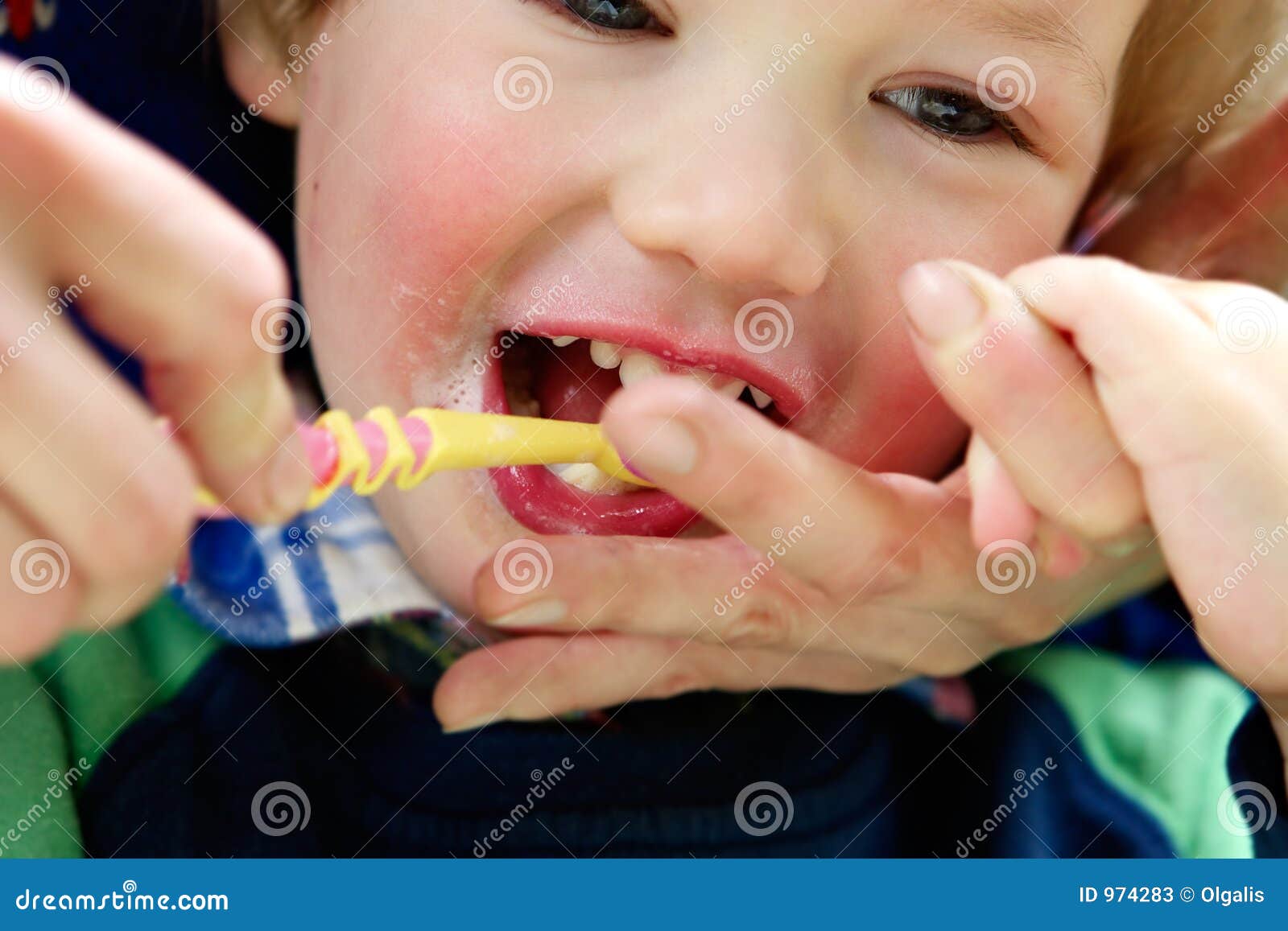 Child clean the teeth stock image. Image of clean, innocent - 974283