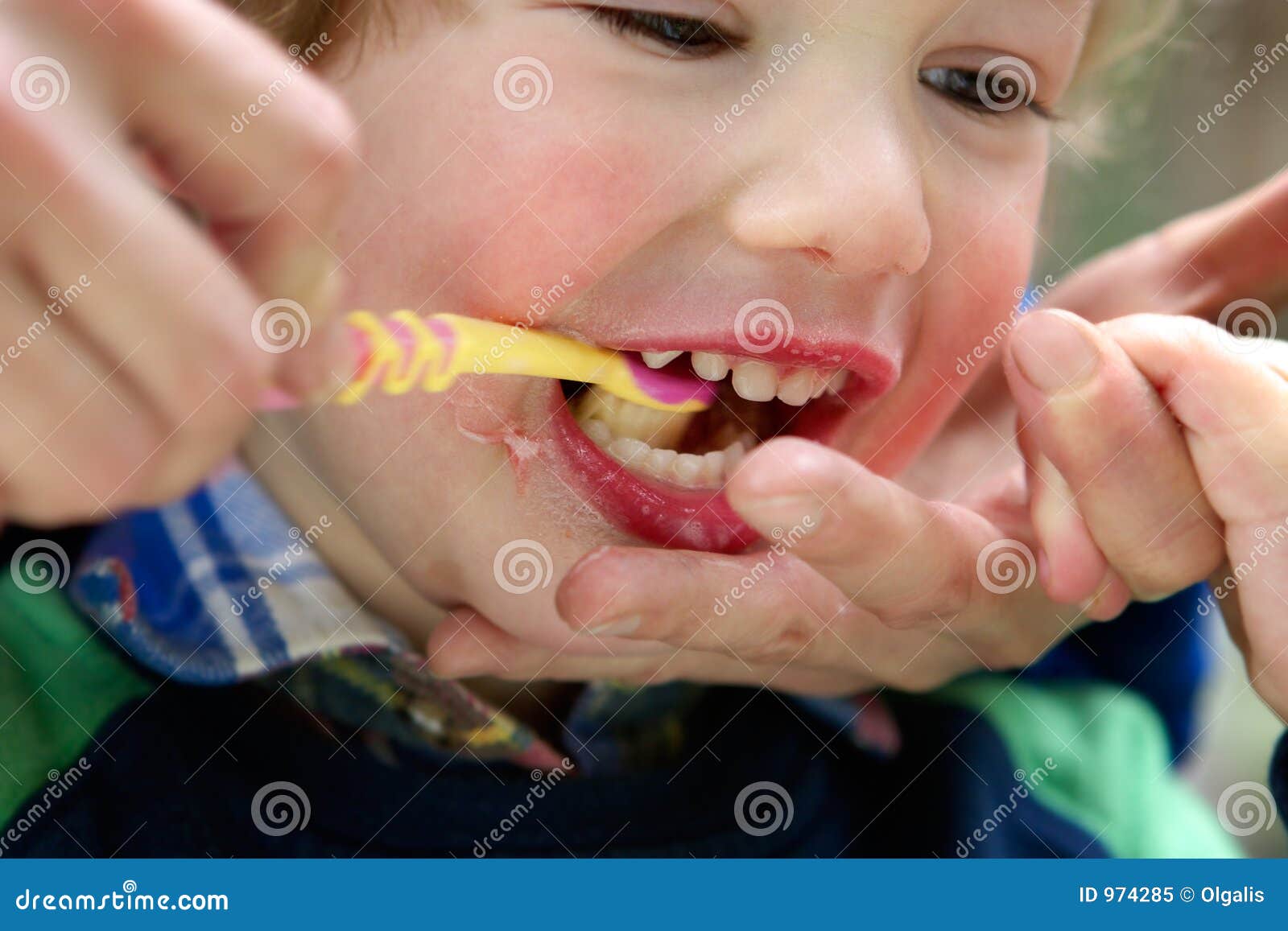 Child clean the teeth stock image. Image of joyful, child - 974285