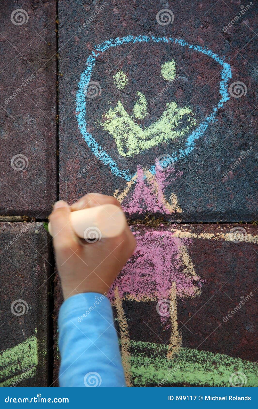 Child doing chalk drawing stock image. Image of drawing - 699117
