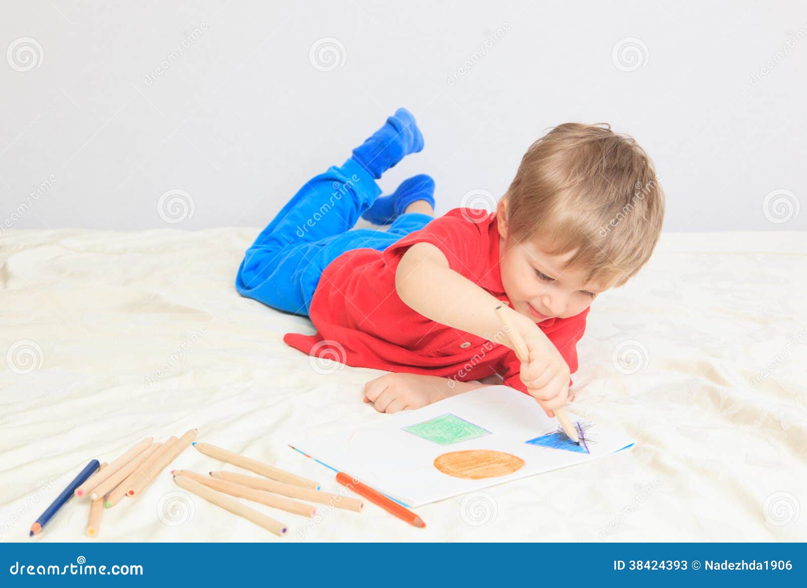 Child drawing shapes stock image. Image of lesson, draw - 38424393