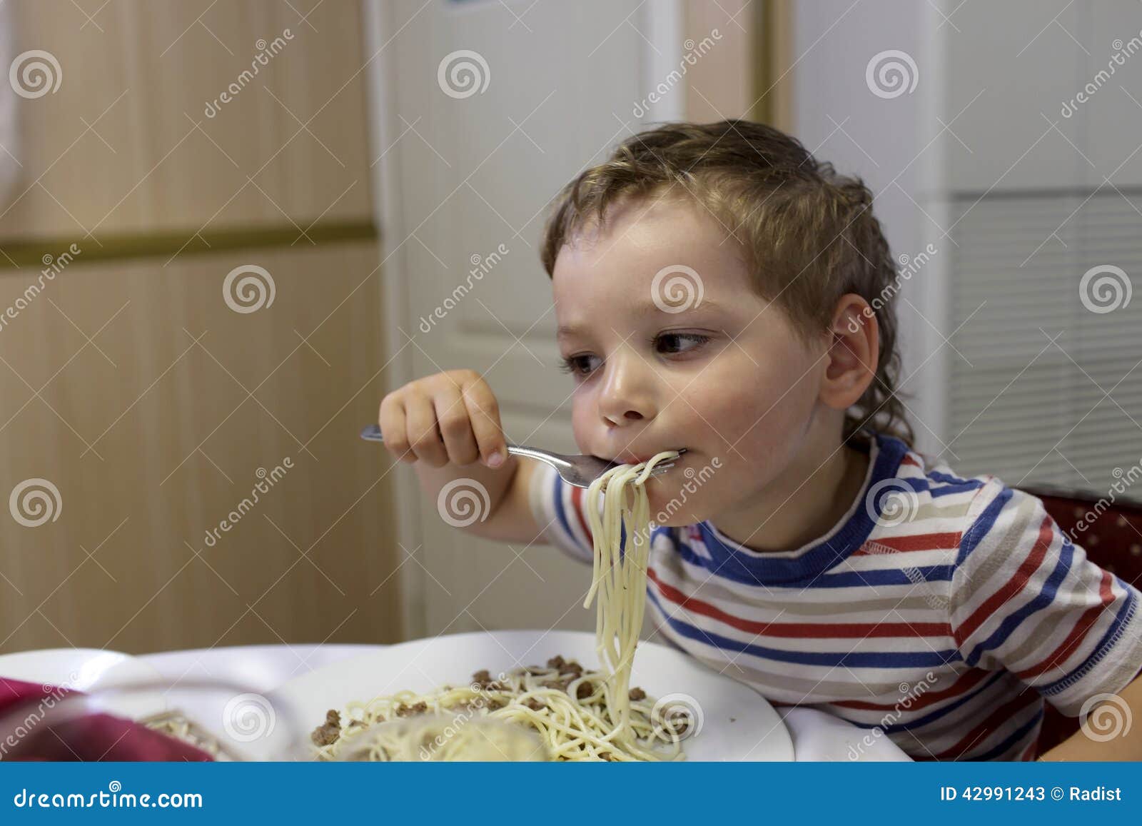 Child Eating Spaghetti with Meat Stock Image - Image of lips, cafe ...