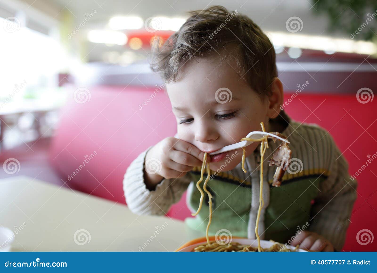 Child eating spaghetti stock image. Image of cuisine - 40577707
