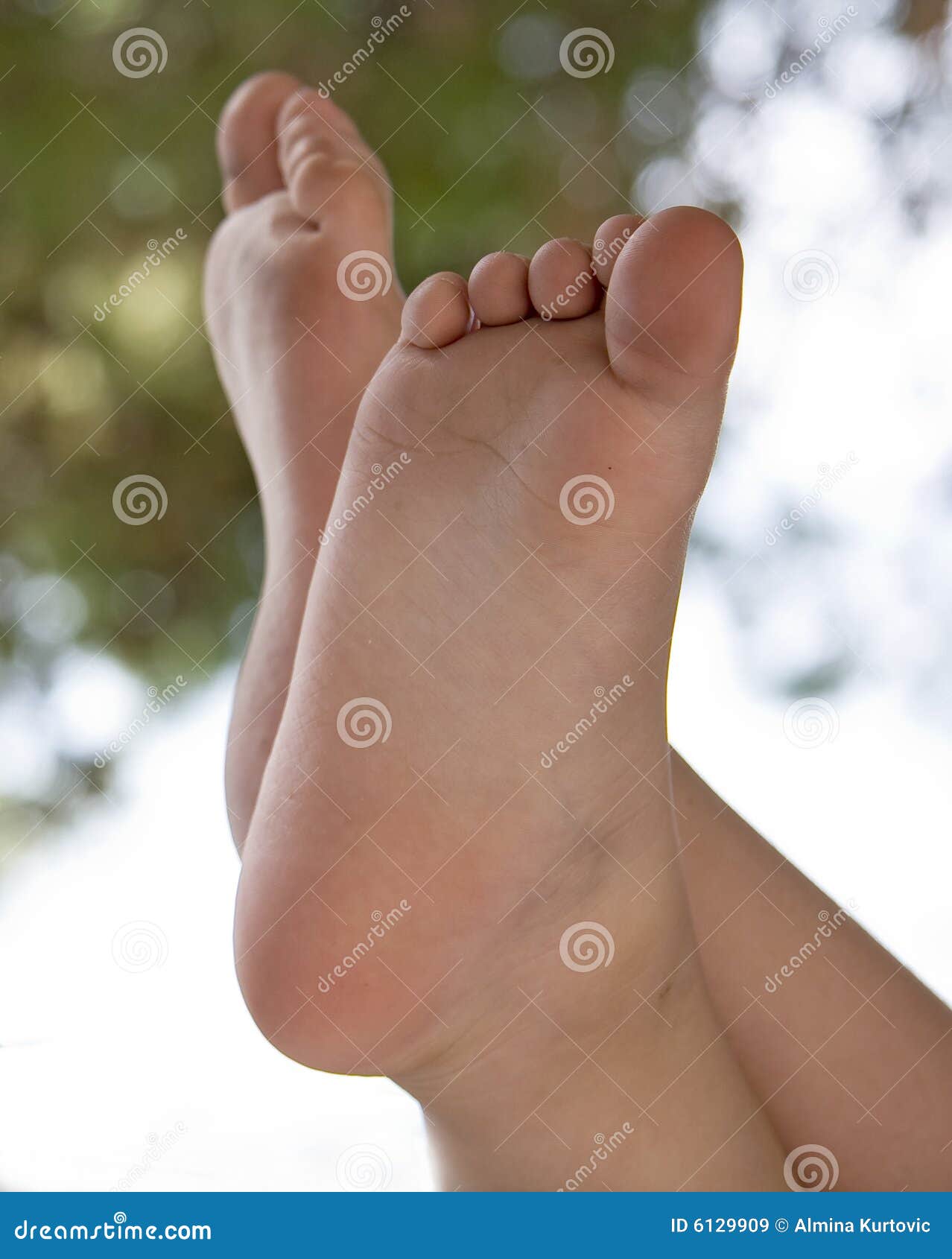 Child Feet Picture. Image: 6129909