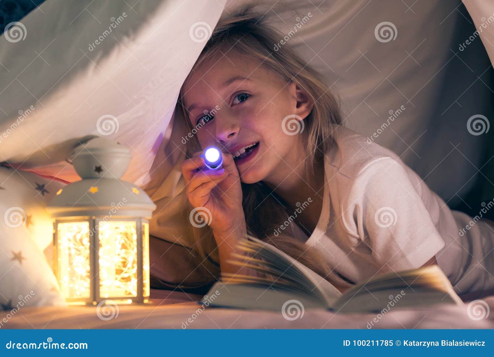 Child with Flashlight in Tent Stock Image - Image of home, idea: 100211785