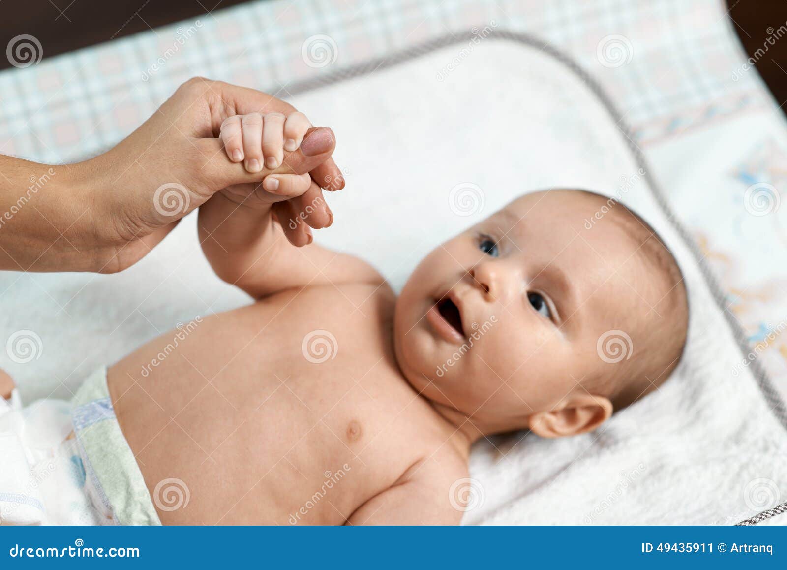 Child Hand Reflexively Grabs Stock Image - Image of body, fingers: 49435911