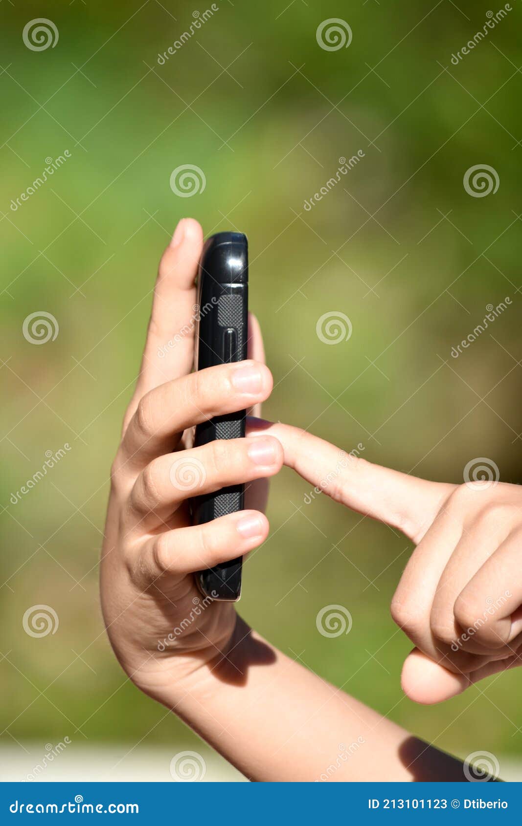 A Child Hand Using Cell Phone Stock Image - Image of telecom, skin ...