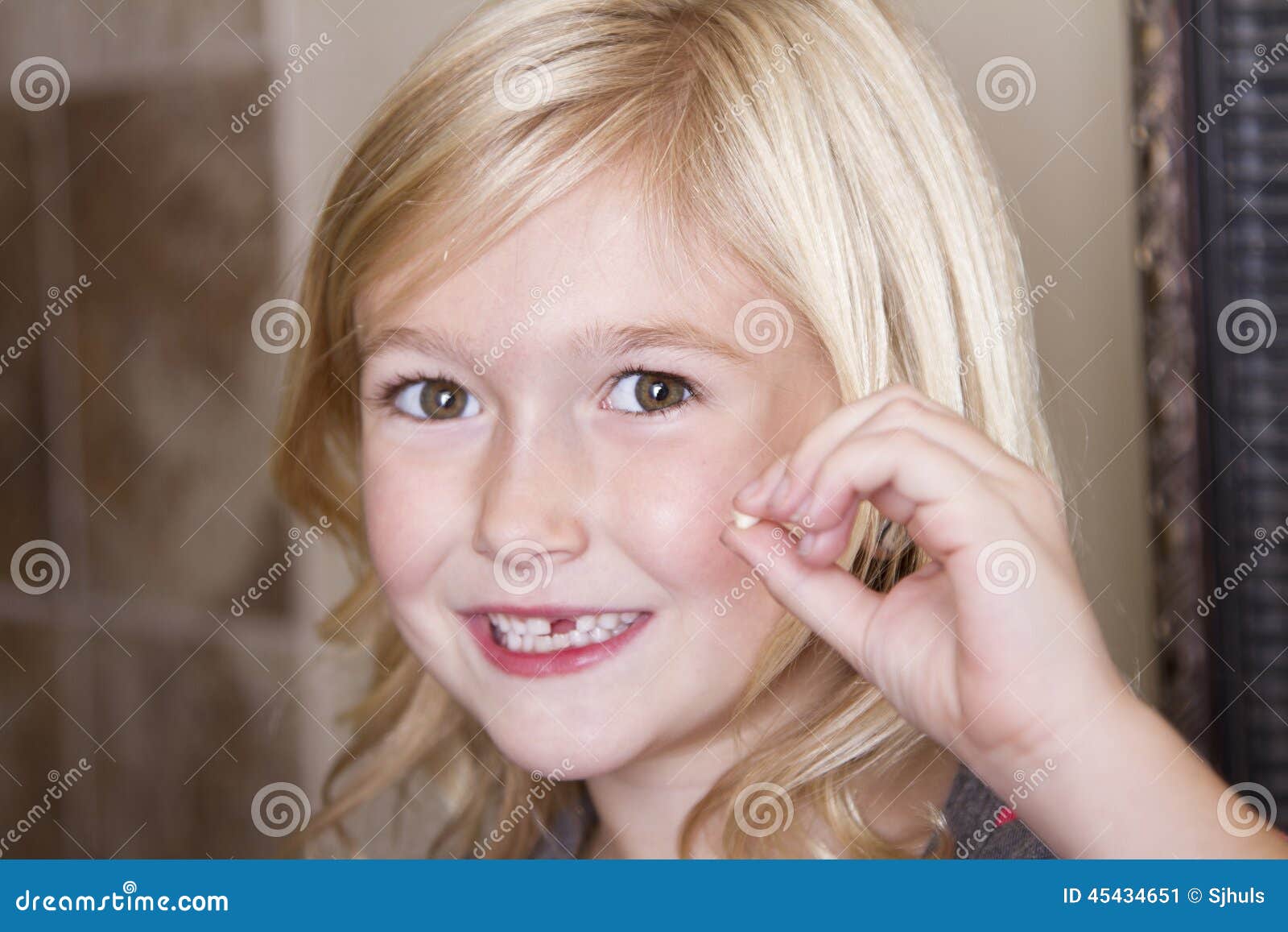 Child Holding Her Front Tooth Stock Image - Image of smile, lost: 45434651