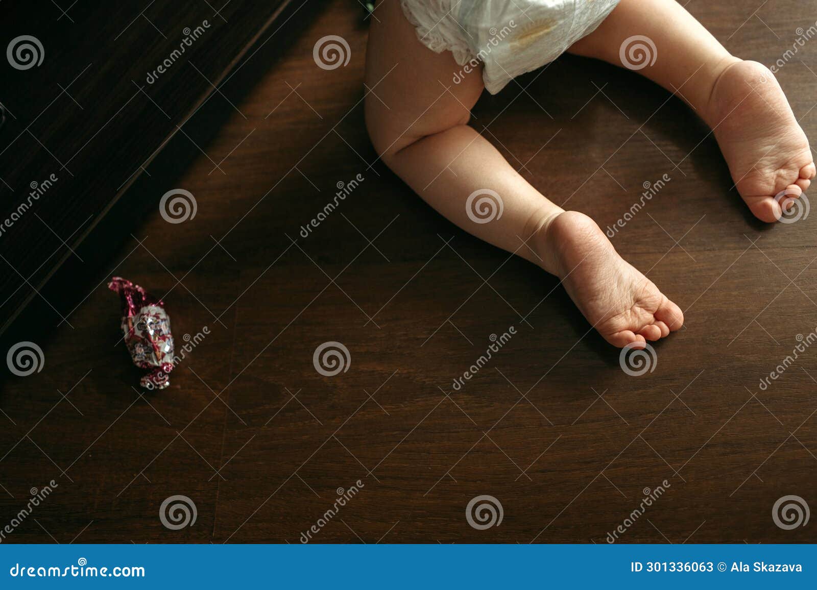 The Child is Kneeling, the Child’s Legs. Stock Image - Image of healthy ...