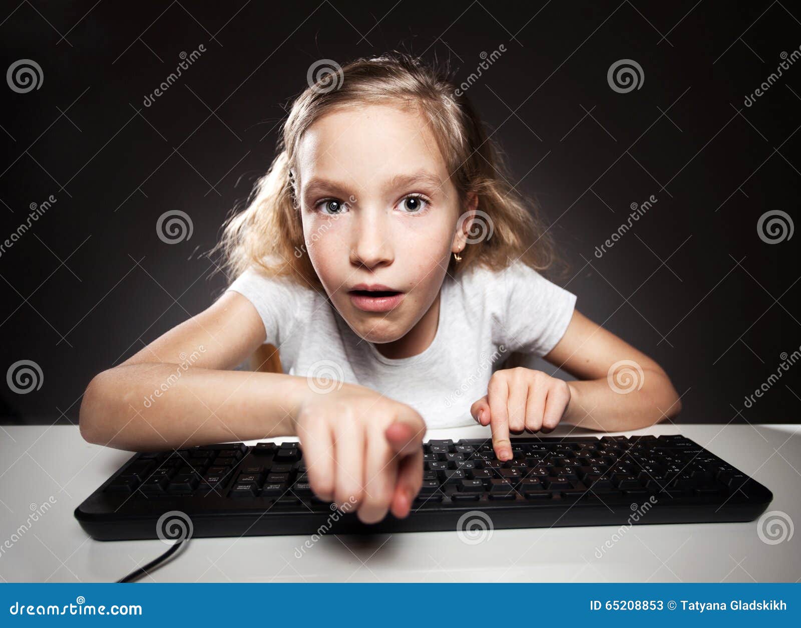 Child Looking at a Computer Stock Image - Image of people, curiosity ...