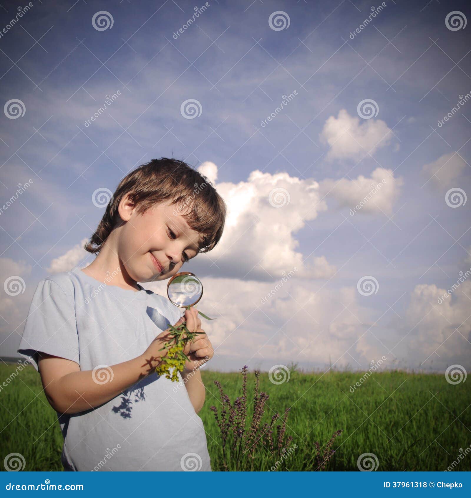 Child with Magnifying Glass Stock Photo - Image of lens, curiosity ...