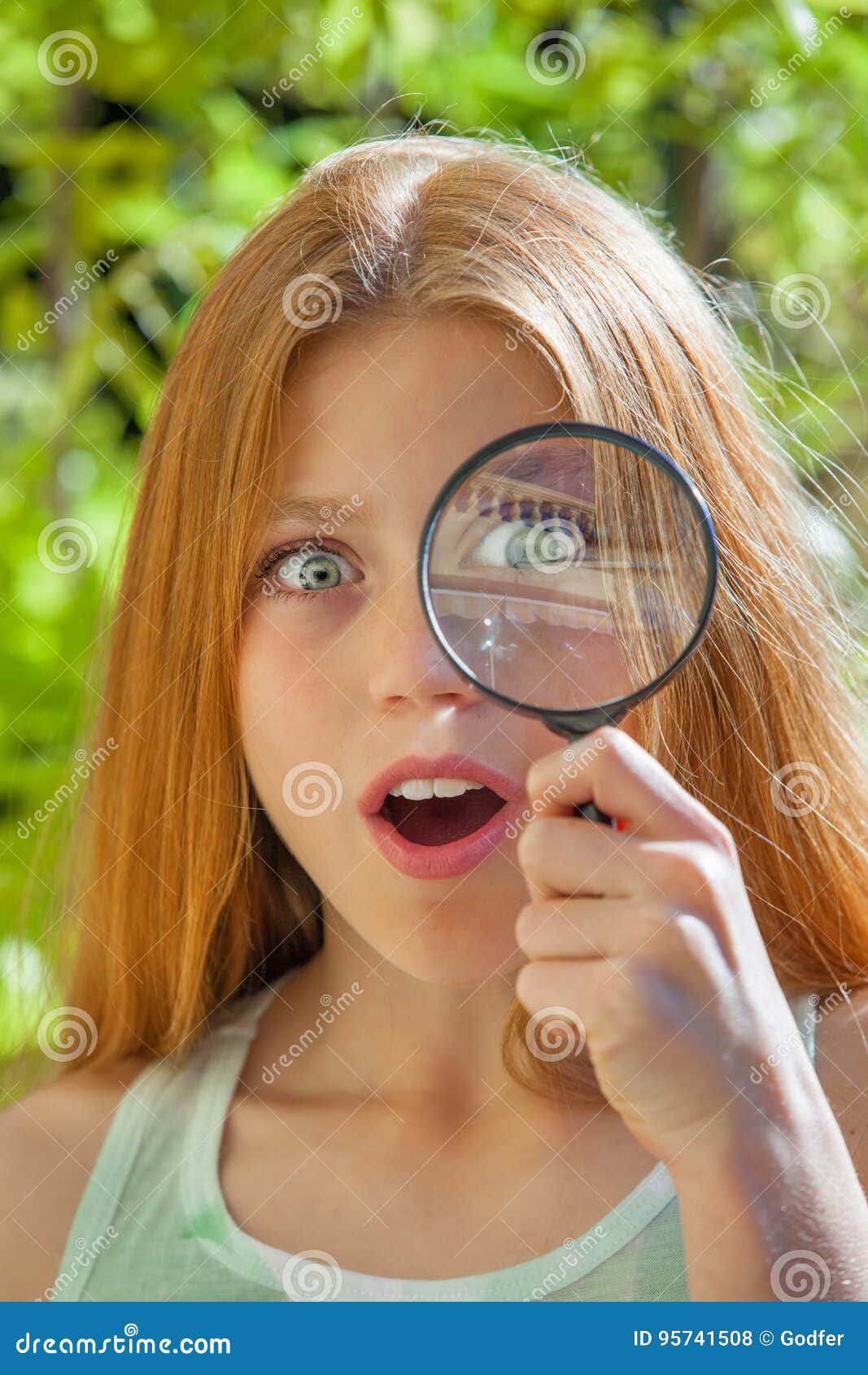 Child with Magnifying Glass Stock Photo - Image of loupe, exploration ...