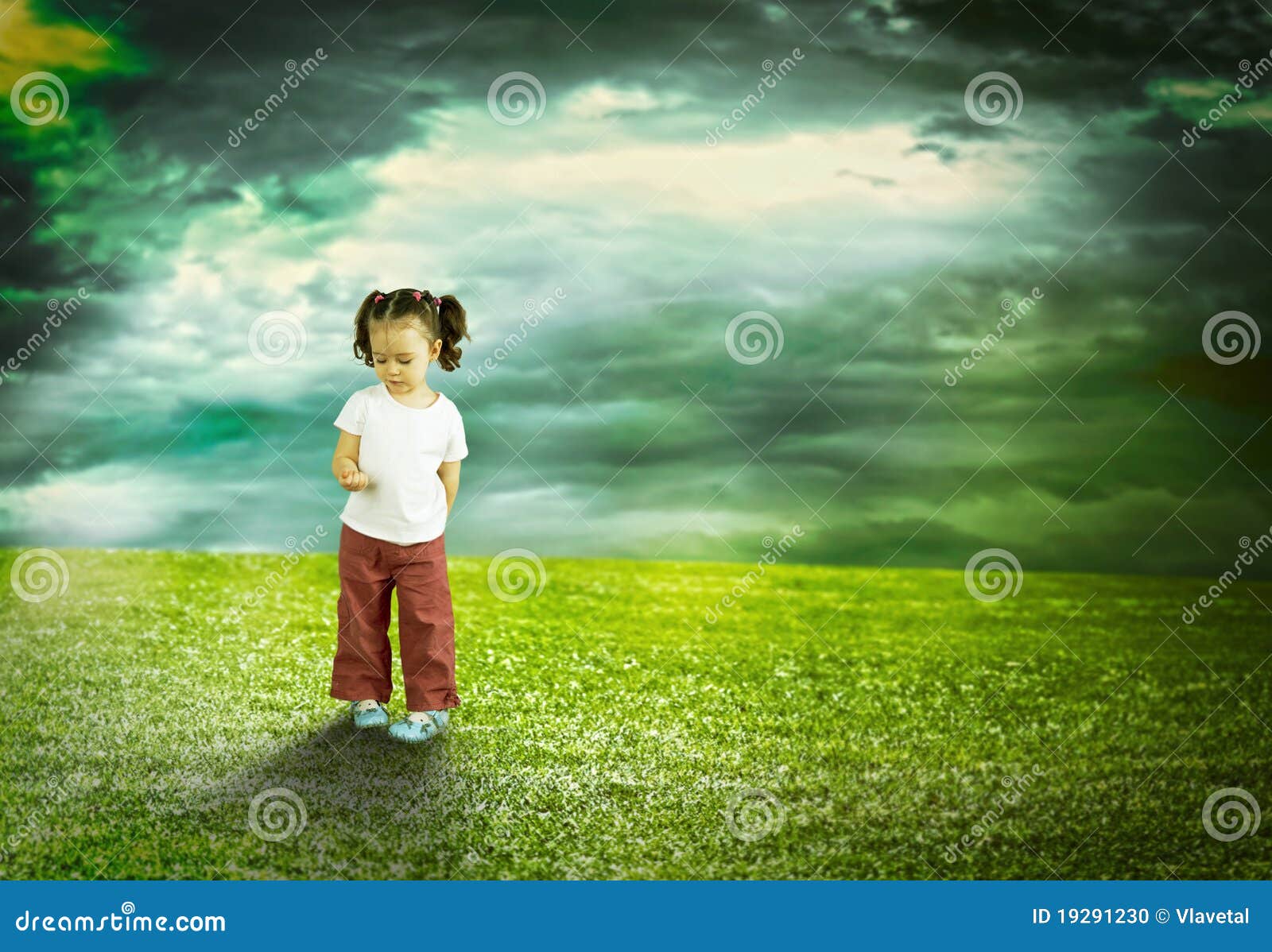 The Child Playing in the Field Stock Photo - Image of male, food: 19291230