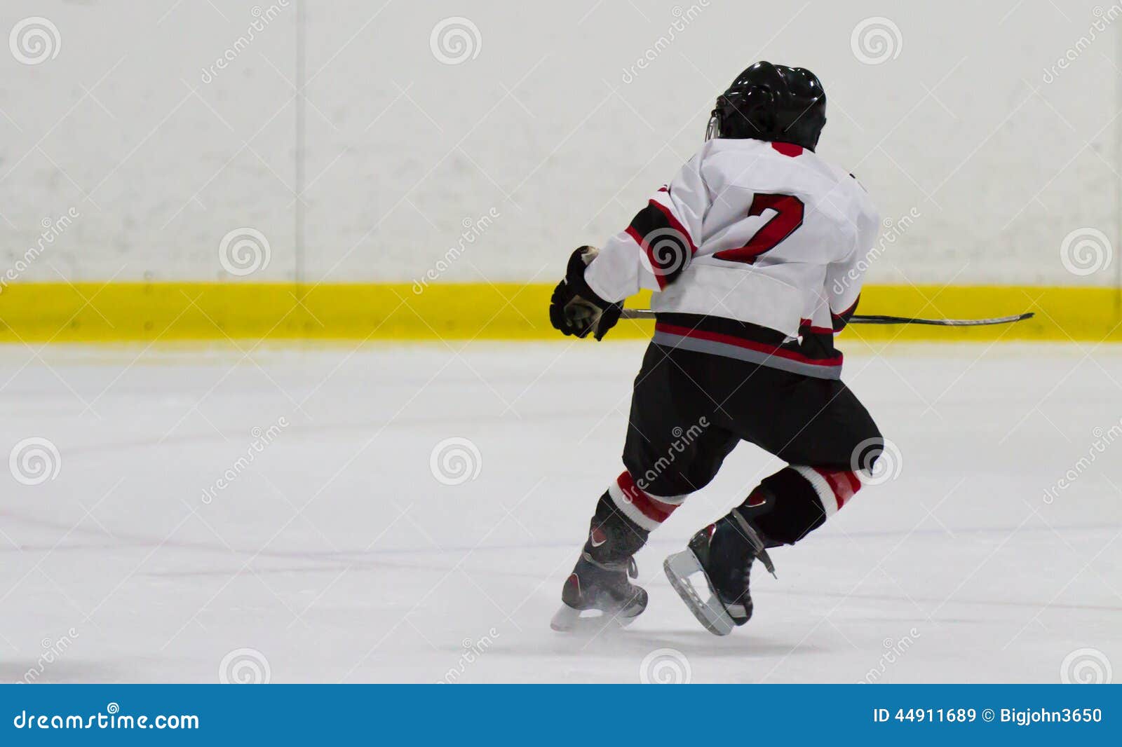 Child playing ice hockey stock image. Image of house - 44911689