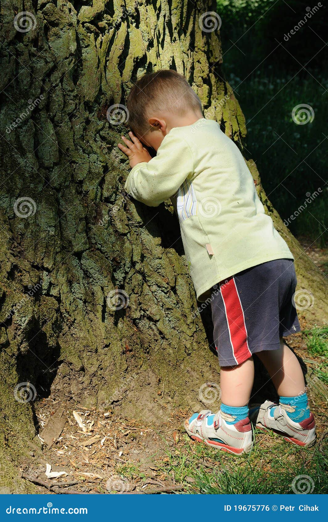 Child playing peek-a-boo stock photo. Image of lean, childhood - 19675776