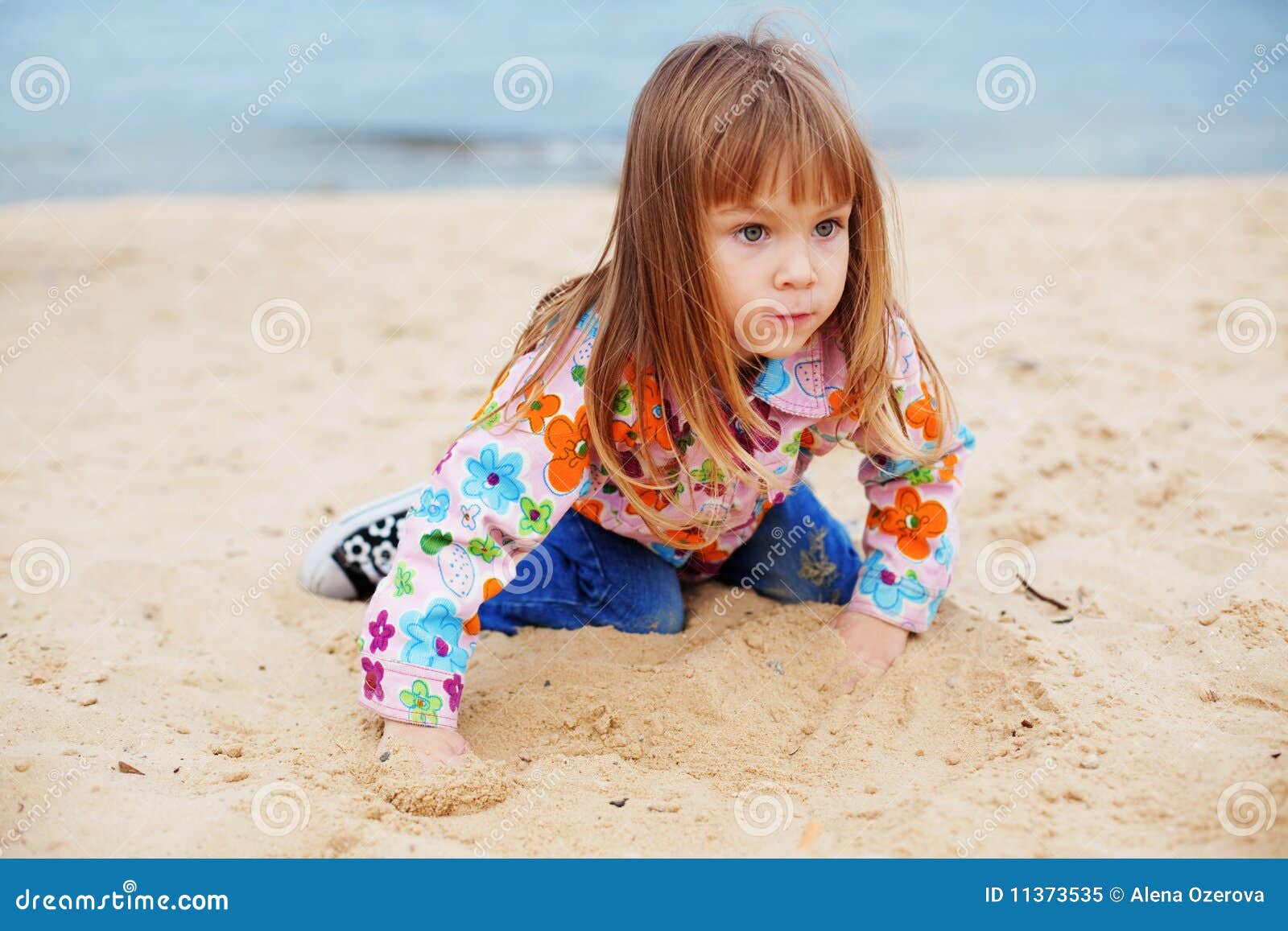 Child playing with sand stock image. Image of people - 11373535