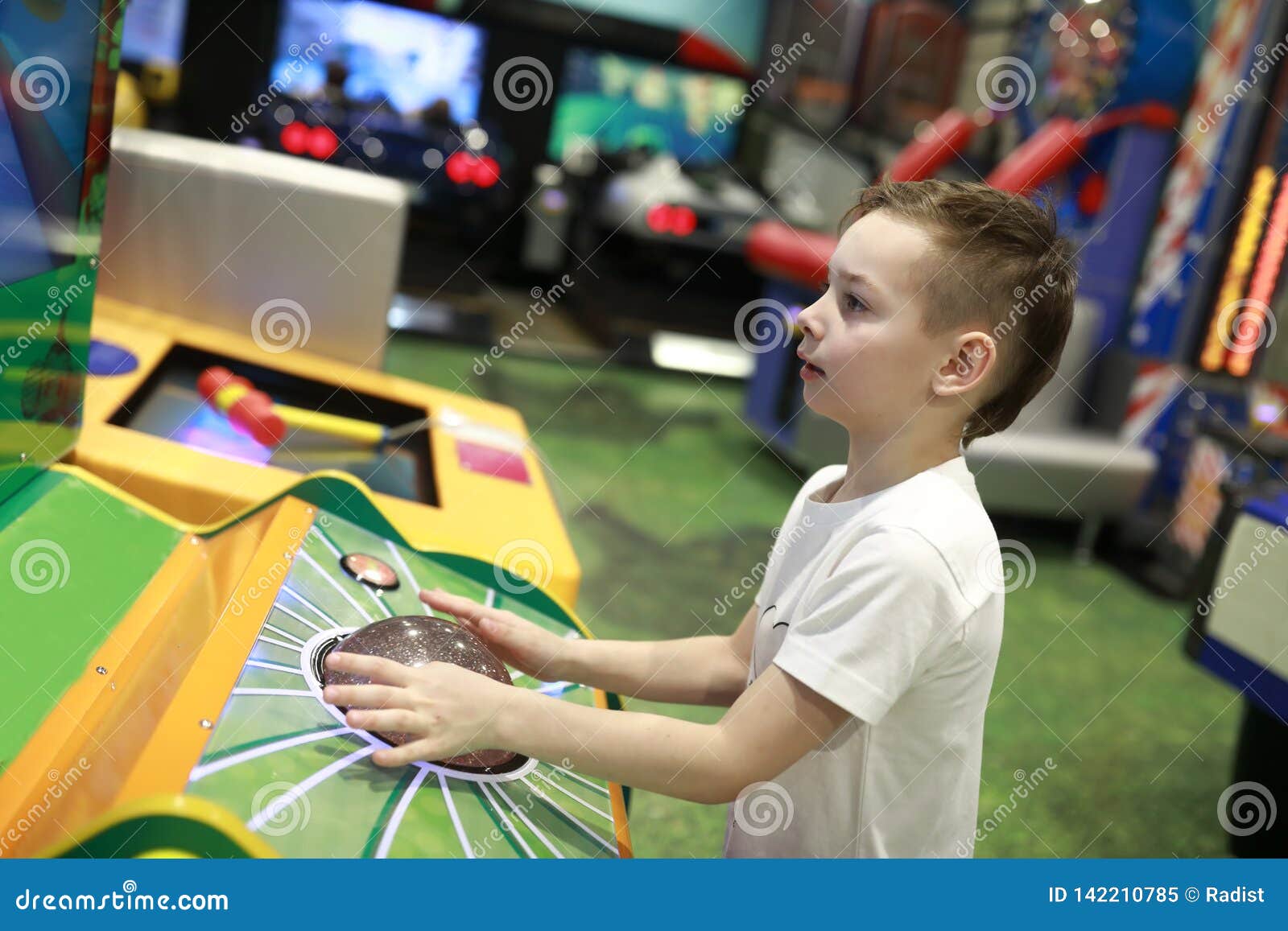 Child plays arcade game stock image. Image of gamble - 142210785