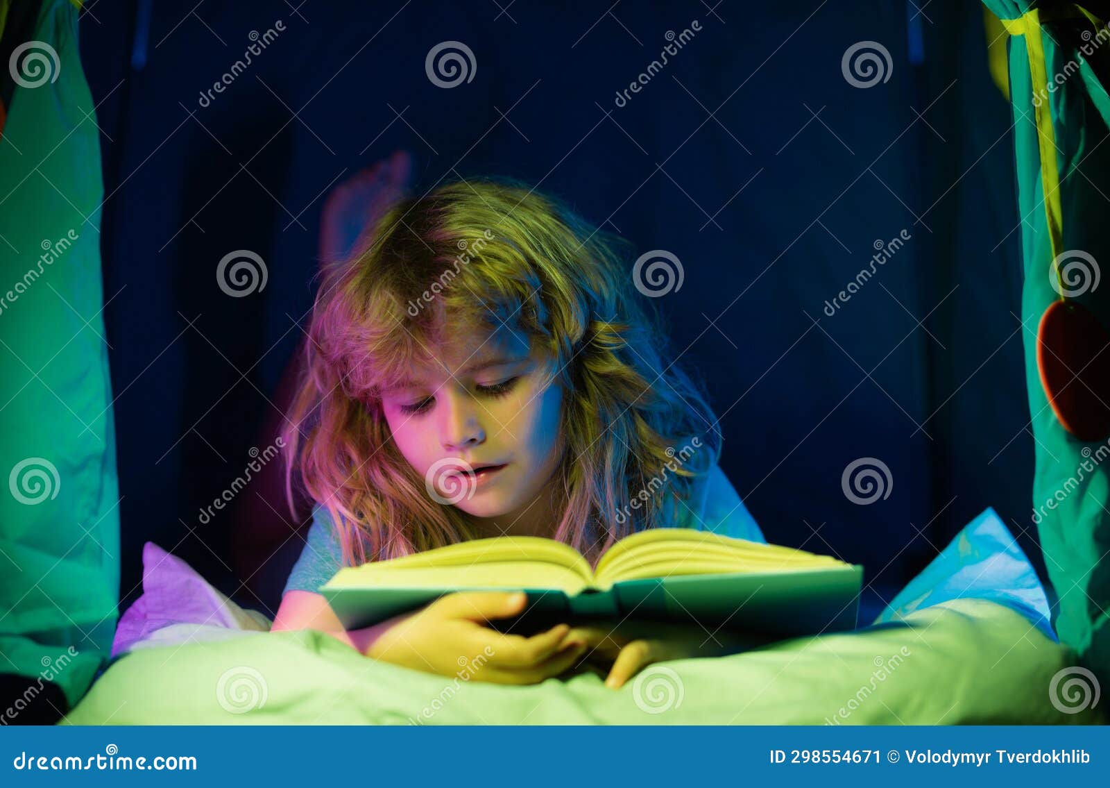 Child Reading Book. Kids Bedtime. Boy Reading a Book in Bed. Stock ...