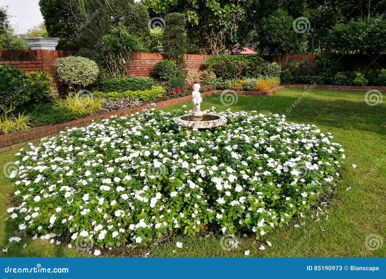 Child Roman Statue in Garden Stock Image - Image of plant, autumn: 85190973