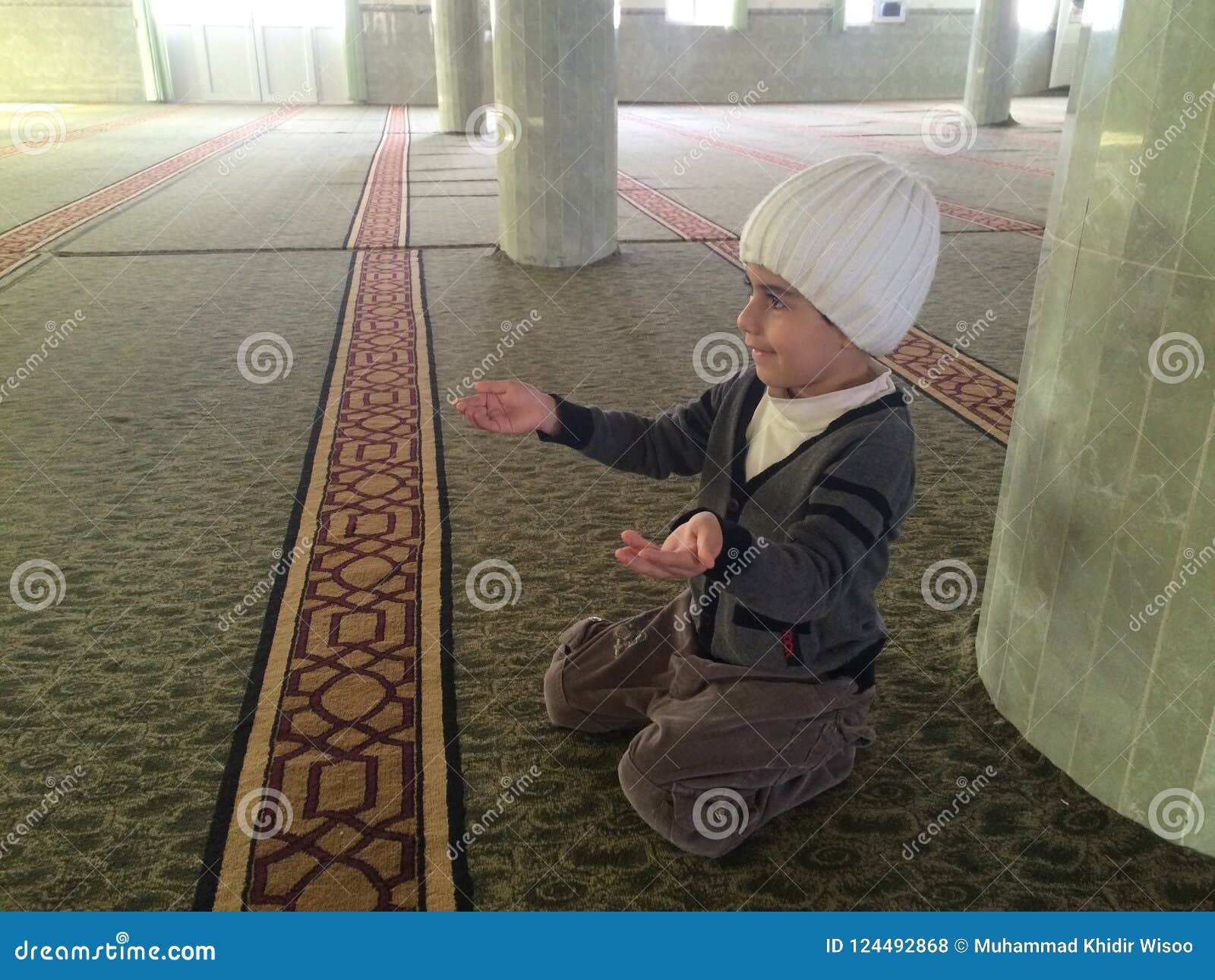 Pray in mosque editorial stock photo. Image of minar - 124492868