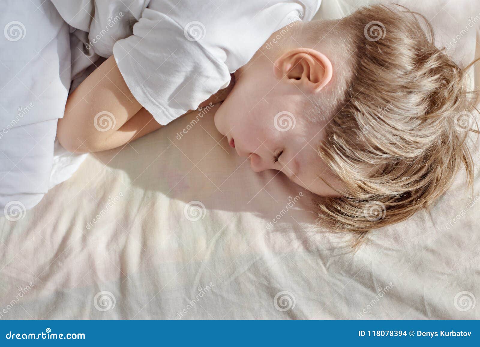 Child sleeping at home stock photo. Image of asleep - 118078394
