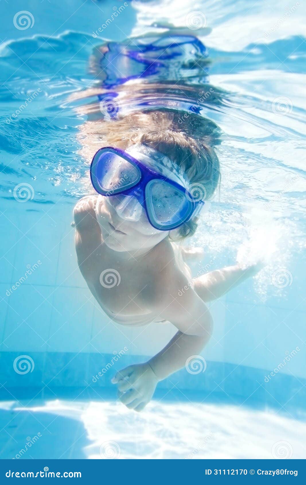 Child Swimming Underwater in Pool Stock Photo - Image of bubble ...