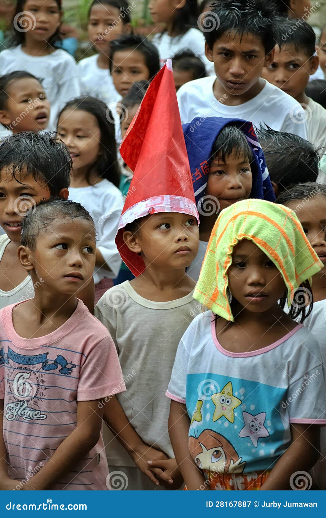 Children on Christmas editorial photography. Image of filipino - 28167887