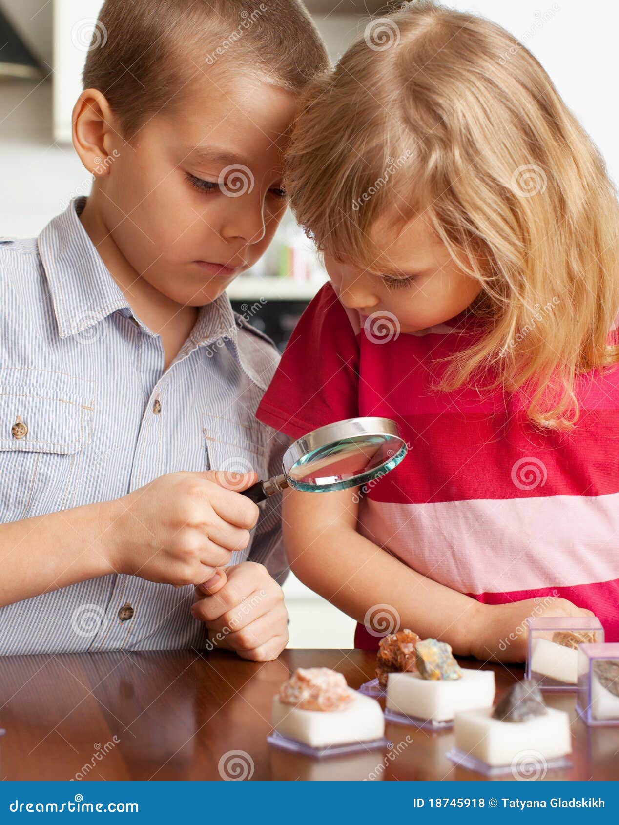Children are Considering a Magnifying Glass Stones Stock Photo - Image ...