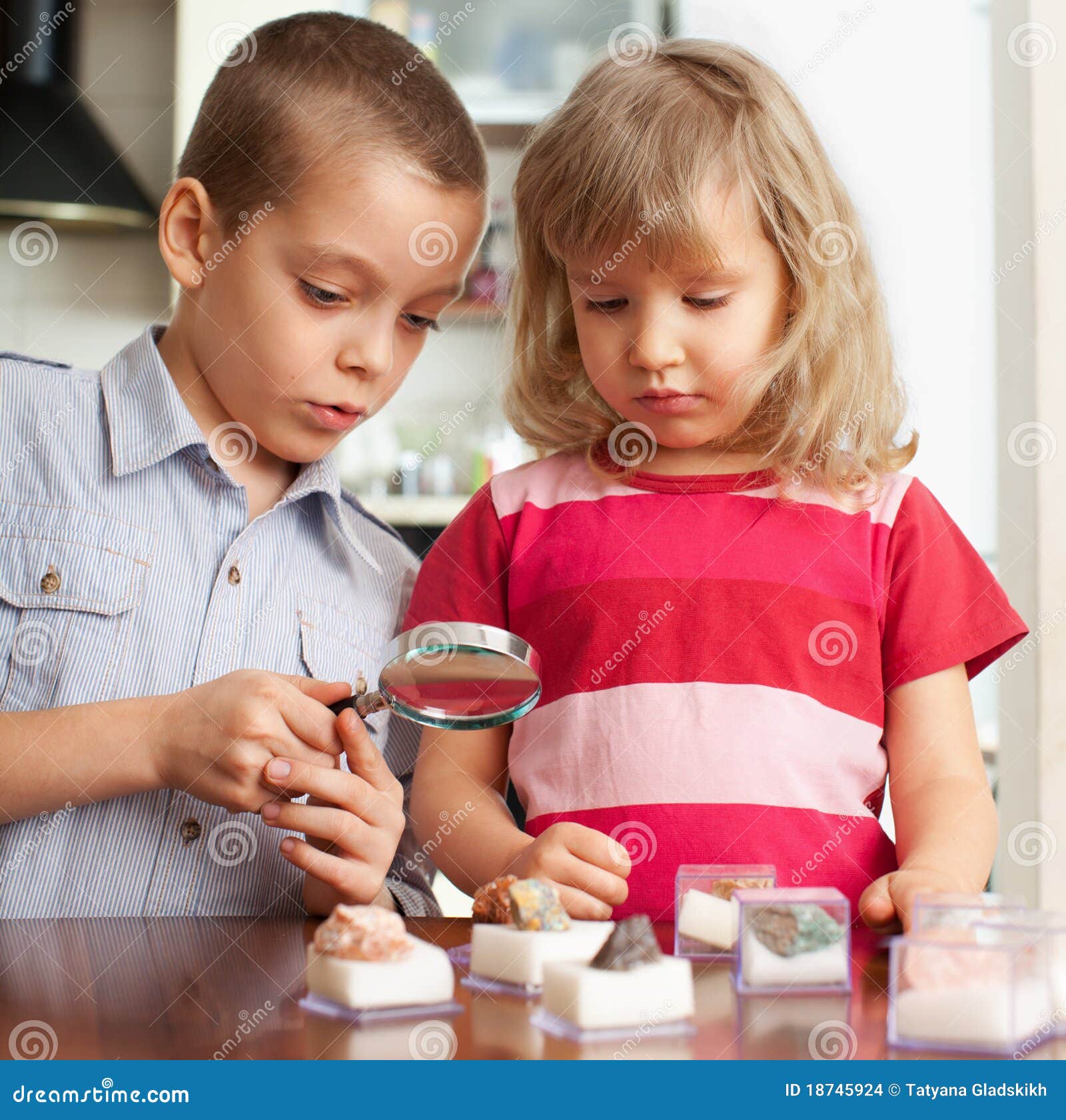 Children are Considering a Magnifying Glass Stones Stock Photo - Image ...