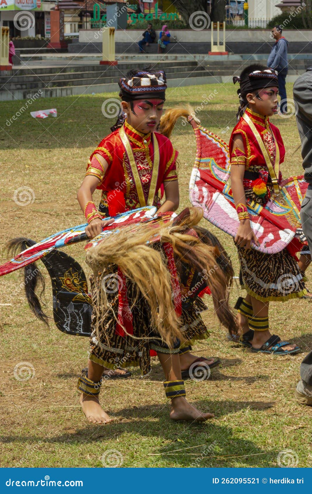 Traditional dance editorial photo. Image of festival - 262095521