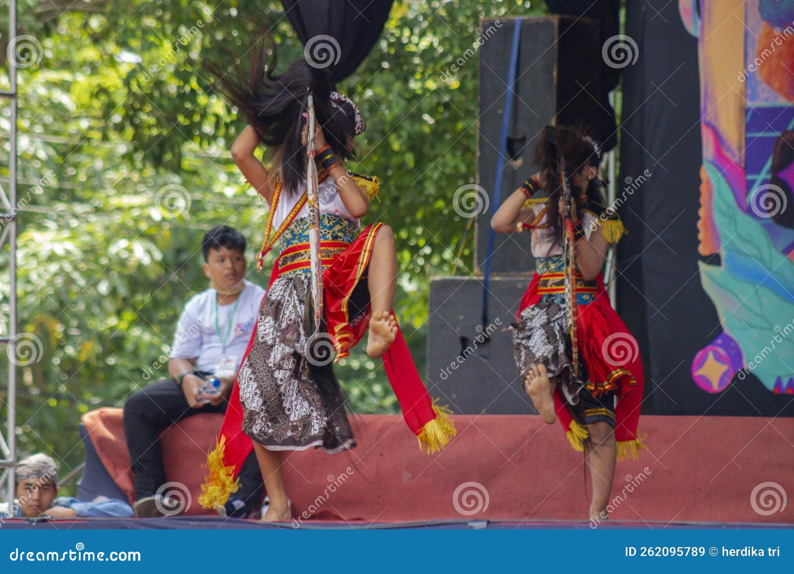 Traditional dance editorial stock image. Image of dress - 262095789