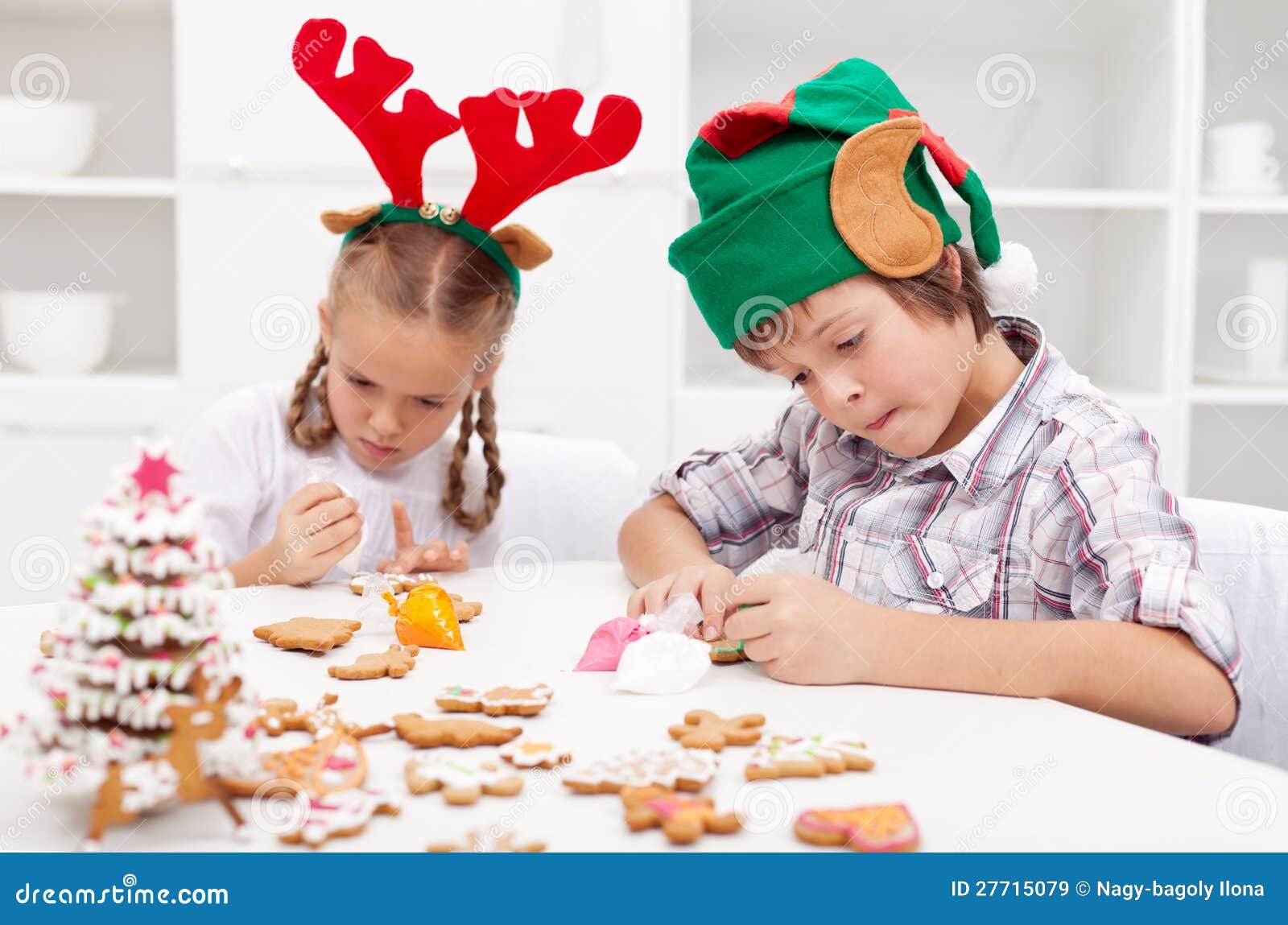 Children Decorating Gingerbread Cookies Stock Image - Image: 27715079