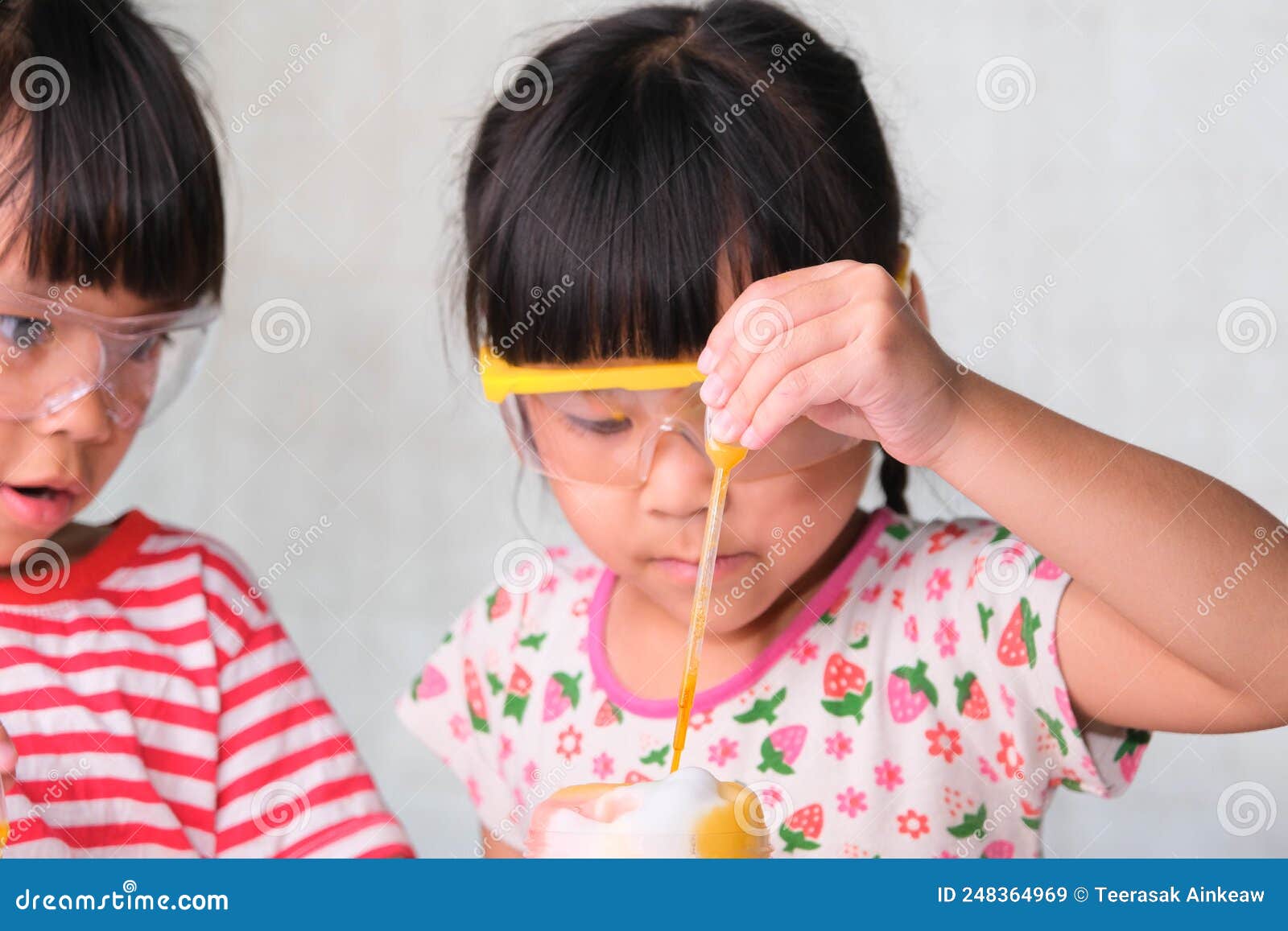 Children are Learning and Doing Science Experiments in the Classroom ...