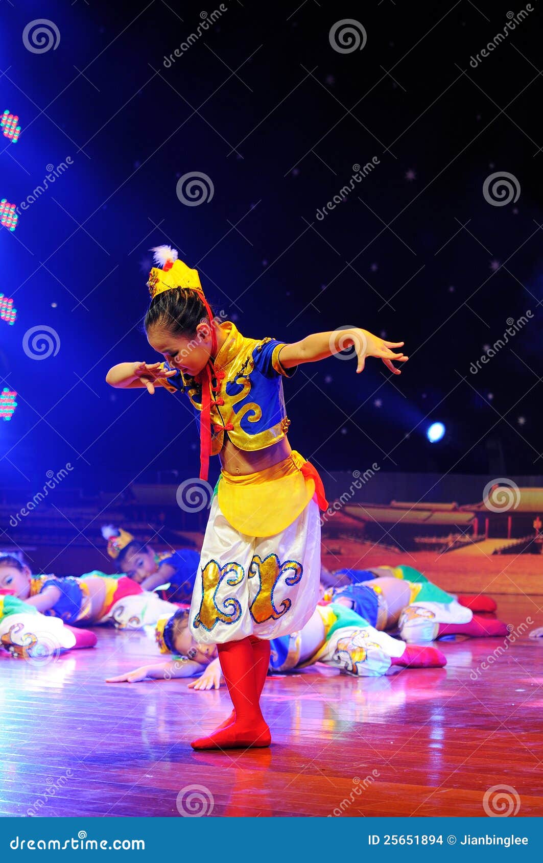 Children in the Mongolian Dance Performance Editorial Stock Image ...
